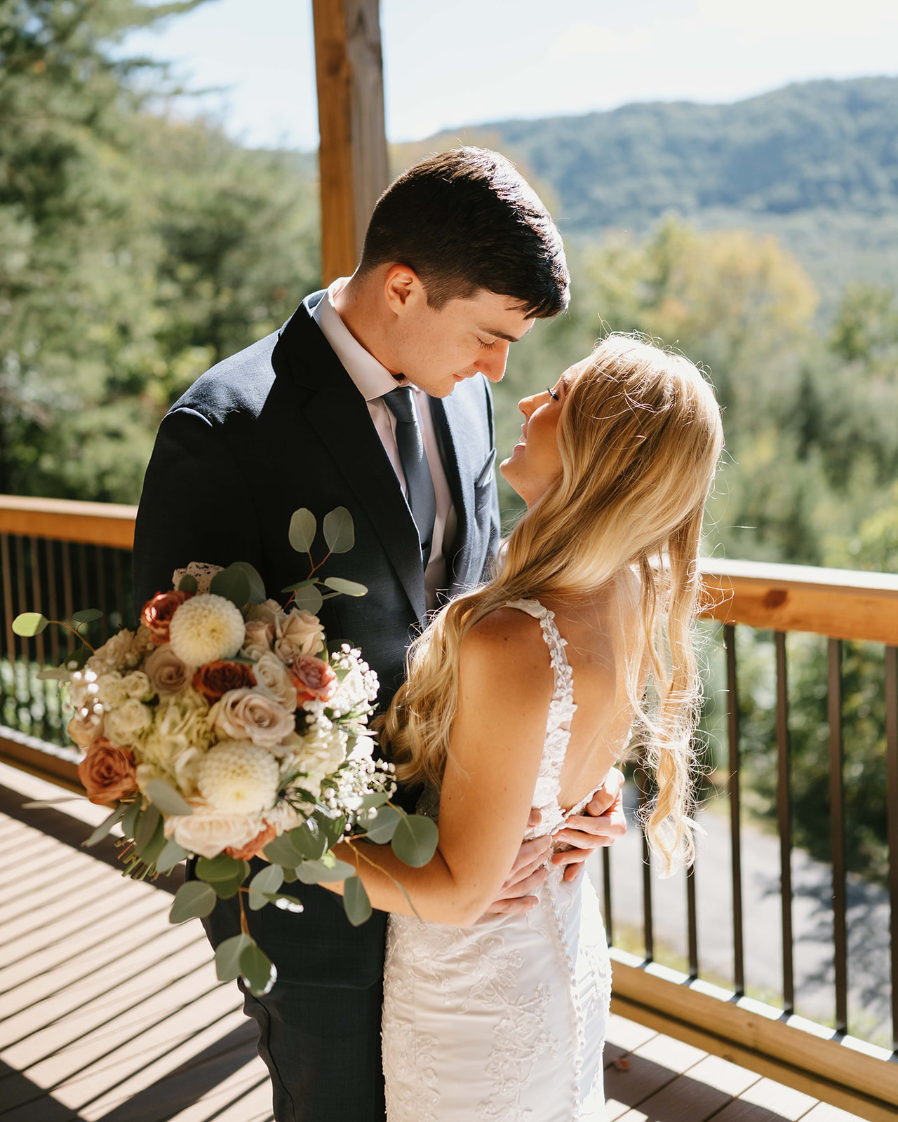 5 Reasons Why You Should Do a First Look - sarahwoodsphoto.com